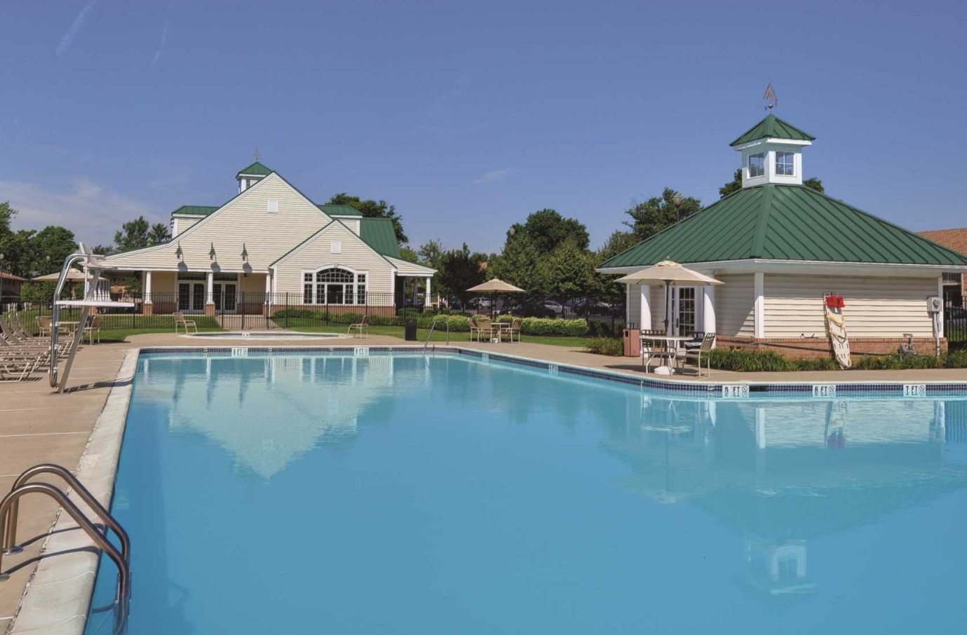 Photos – Golf Club Apartments